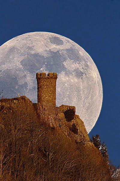 Meriden Parks and Recreation: Castle Craig Full Moon Viewing